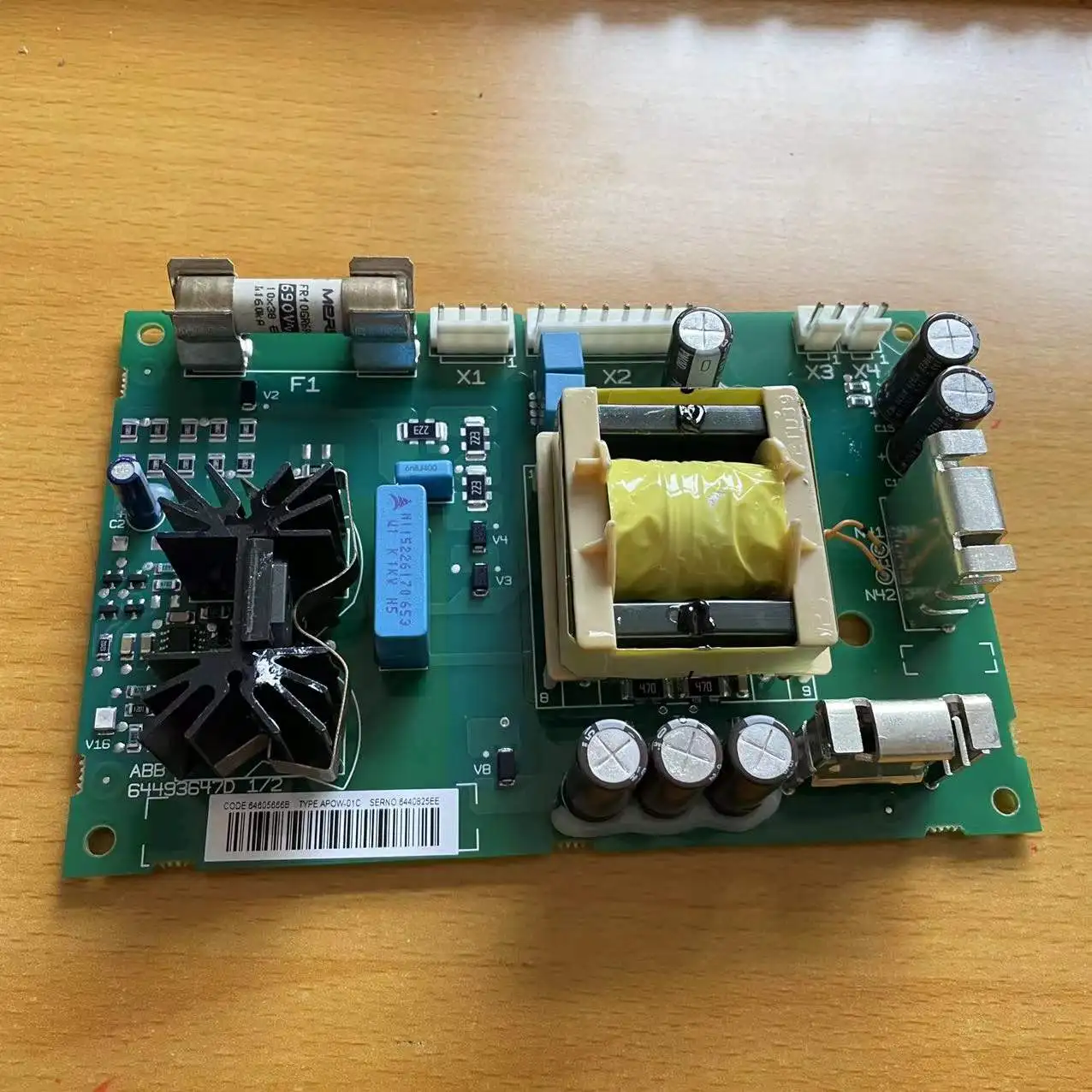 Inversor-ACS800-Series-Power-Module-Switch-Board-APOW-01C.jpg