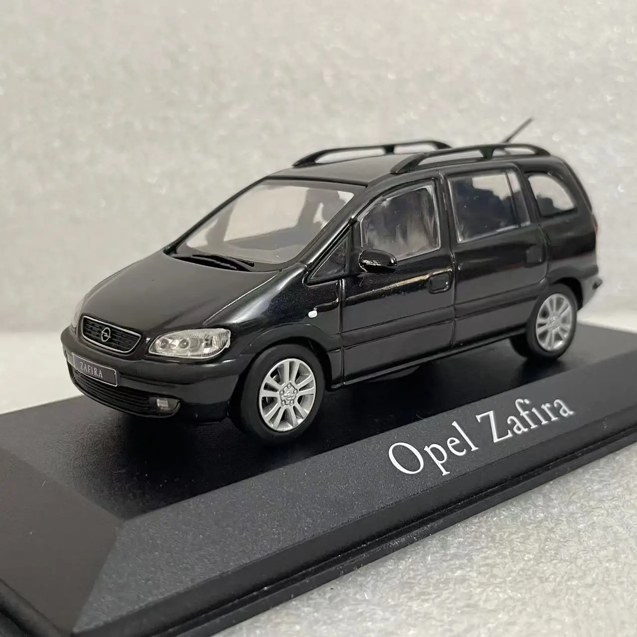 Spot-Goods-1-43-Scale-Opel-Zafira-Mpv-1999-Rare-Die-cast-Alloy-Car ...