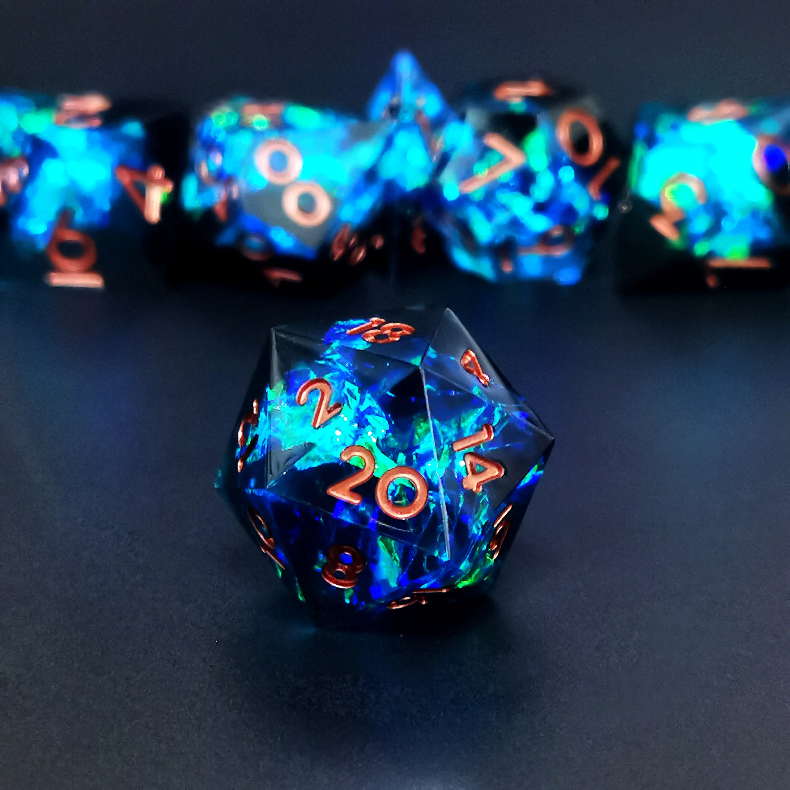Juego-de-dados-DnD-de-resina-con-borde-afilado-hecho-a-mano-dados-poli ...