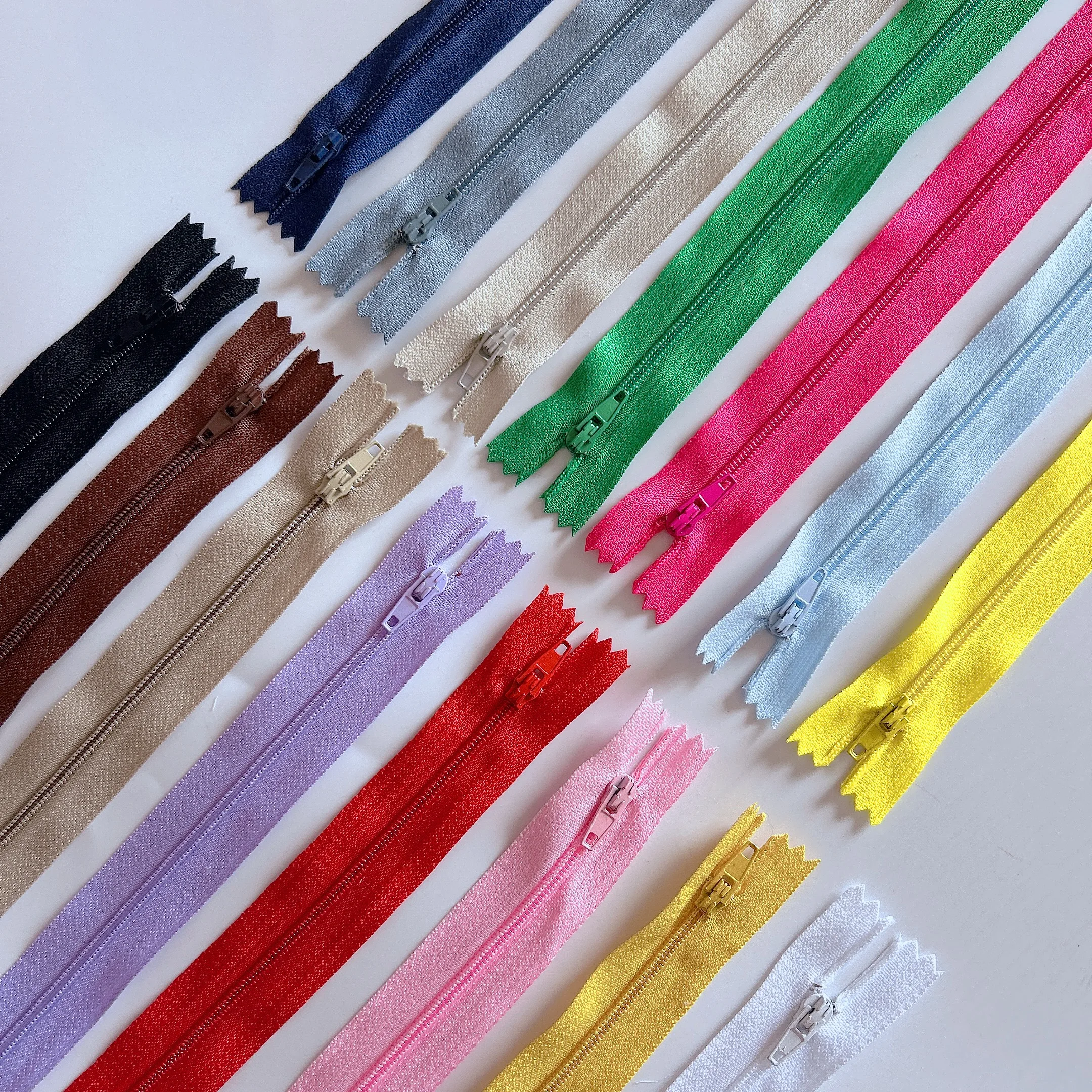 20 - Piece Set of 20cm Nylon Coil Zippers – 15 Vibrant Colors for ...