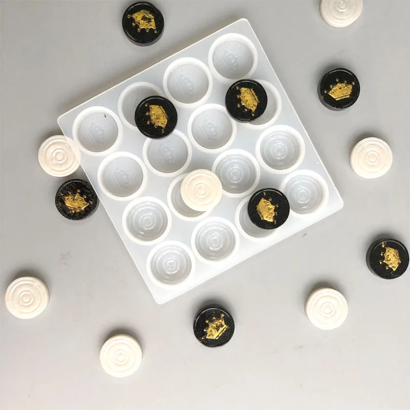 DIY-checkers-silicone-mold-mirror-epoxy-checkerboard-crystal-glue ...