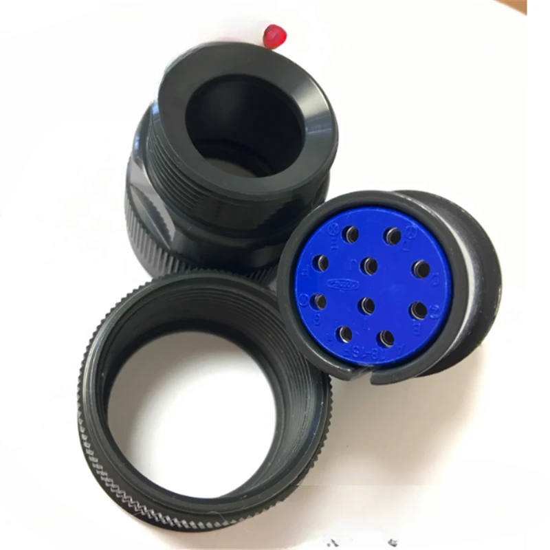 D-MS3106A18-1S-BSS-Is-The-First-Electronic-Industry-Connector.jpg
