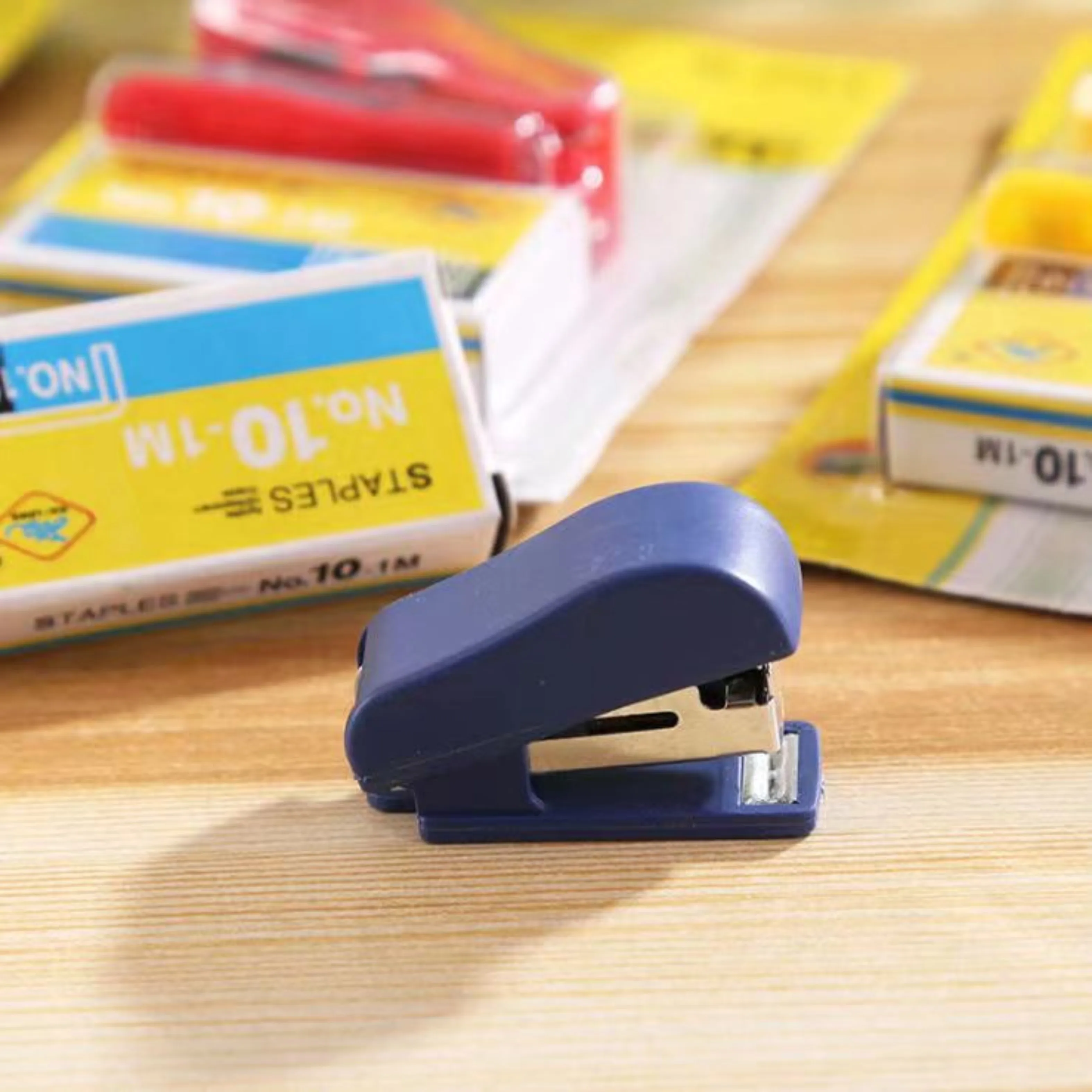 Office-stapler-student-study-supplies-stapler-compact-and-easy-to-carry ...