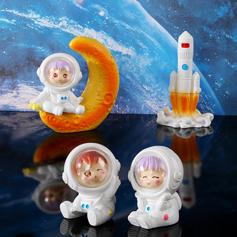 Mini Astronaut Statue