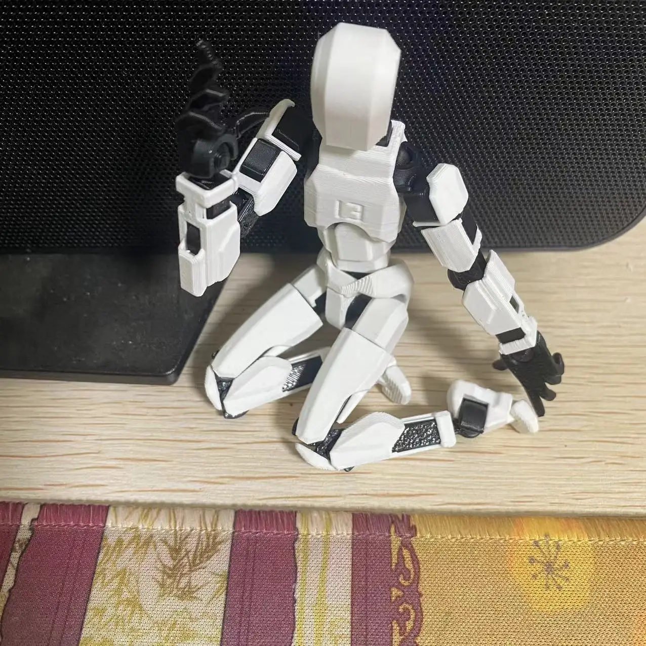 3D-printed-doll-with-movable-and-detachable-joints-creative-office-desk ...