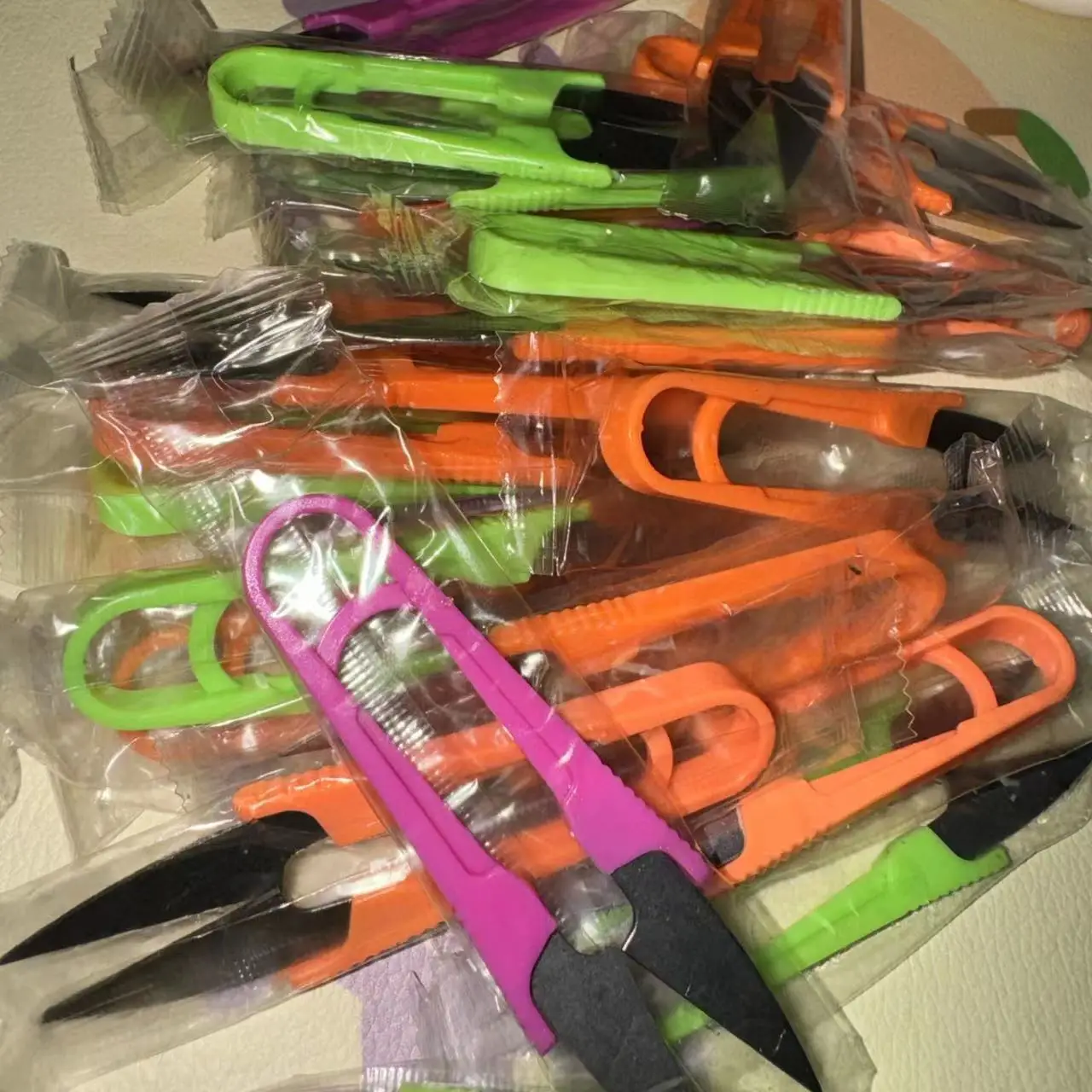 Small-scissors-household-small-U-shaped-spring-thread-scissors-clothing ...