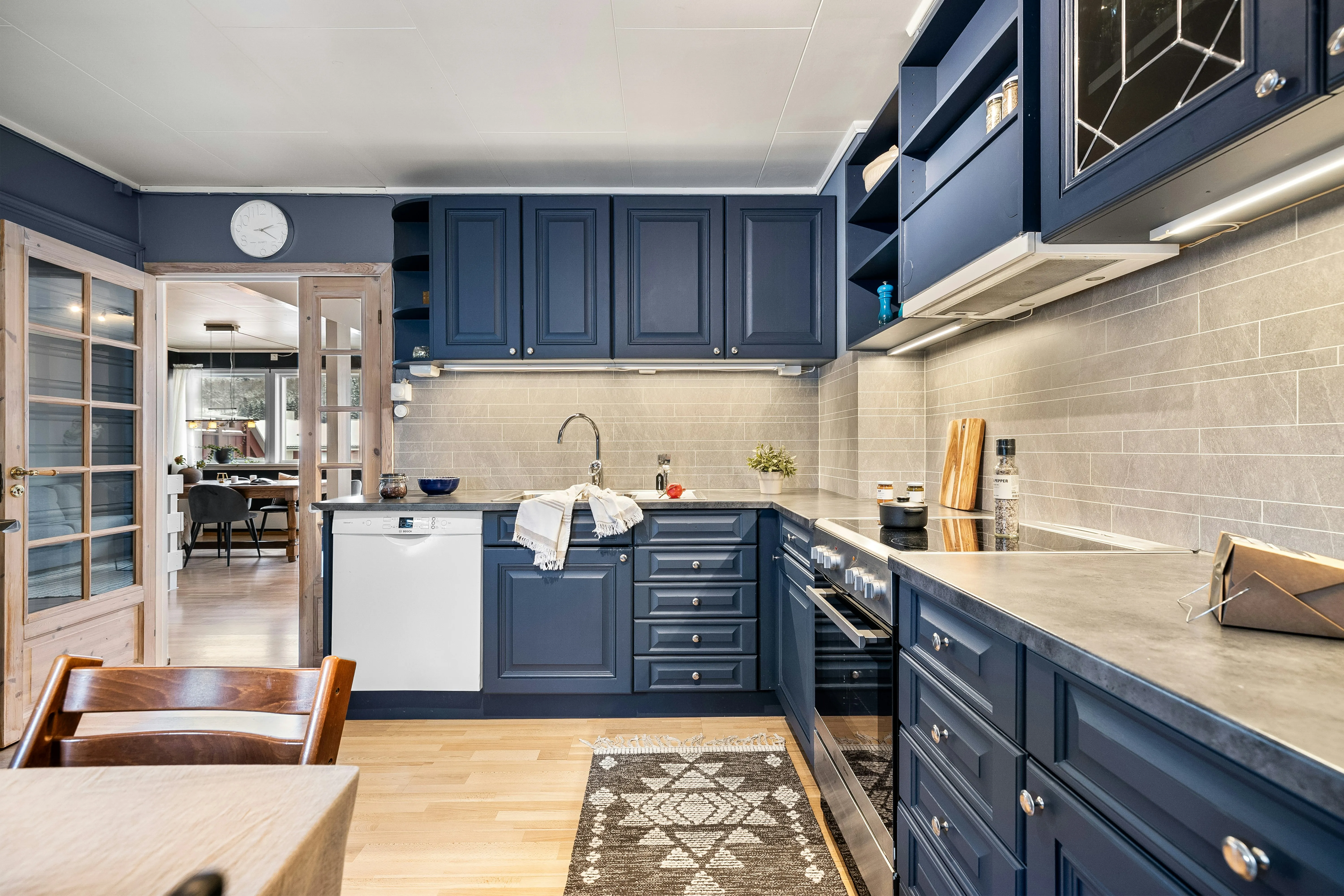 Australia Modern Standard Design Solid Wood Shaker Kitchen Cabinets ...
