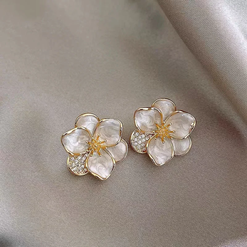 Cute-Female-Simple-Shell-Flower-Stud-Earrings-Luxury-White-Crystal ...