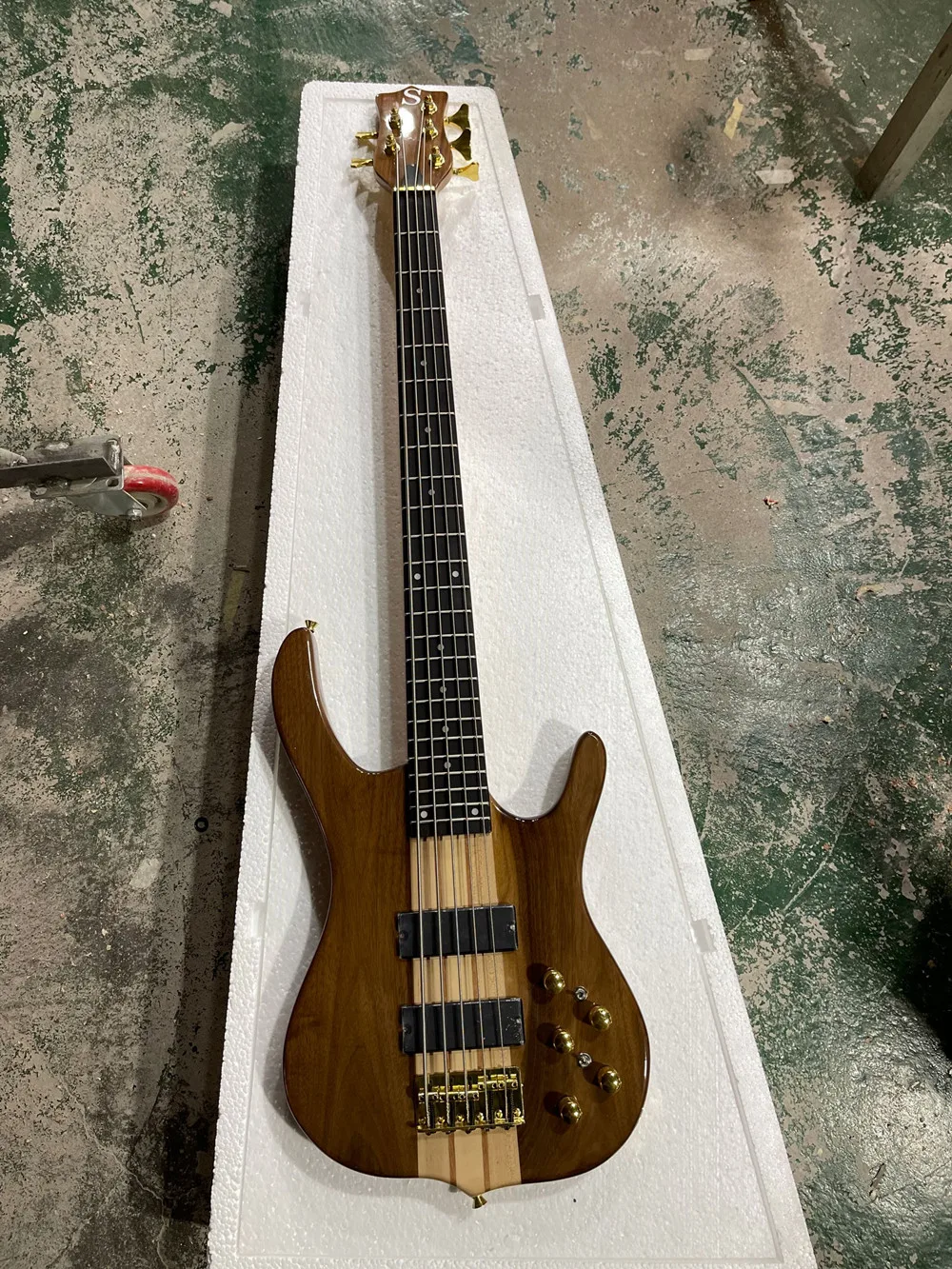 Walnut-Body-5-Strings-Electric-Bass-Guitar-Neck-Through-body-Gold ...