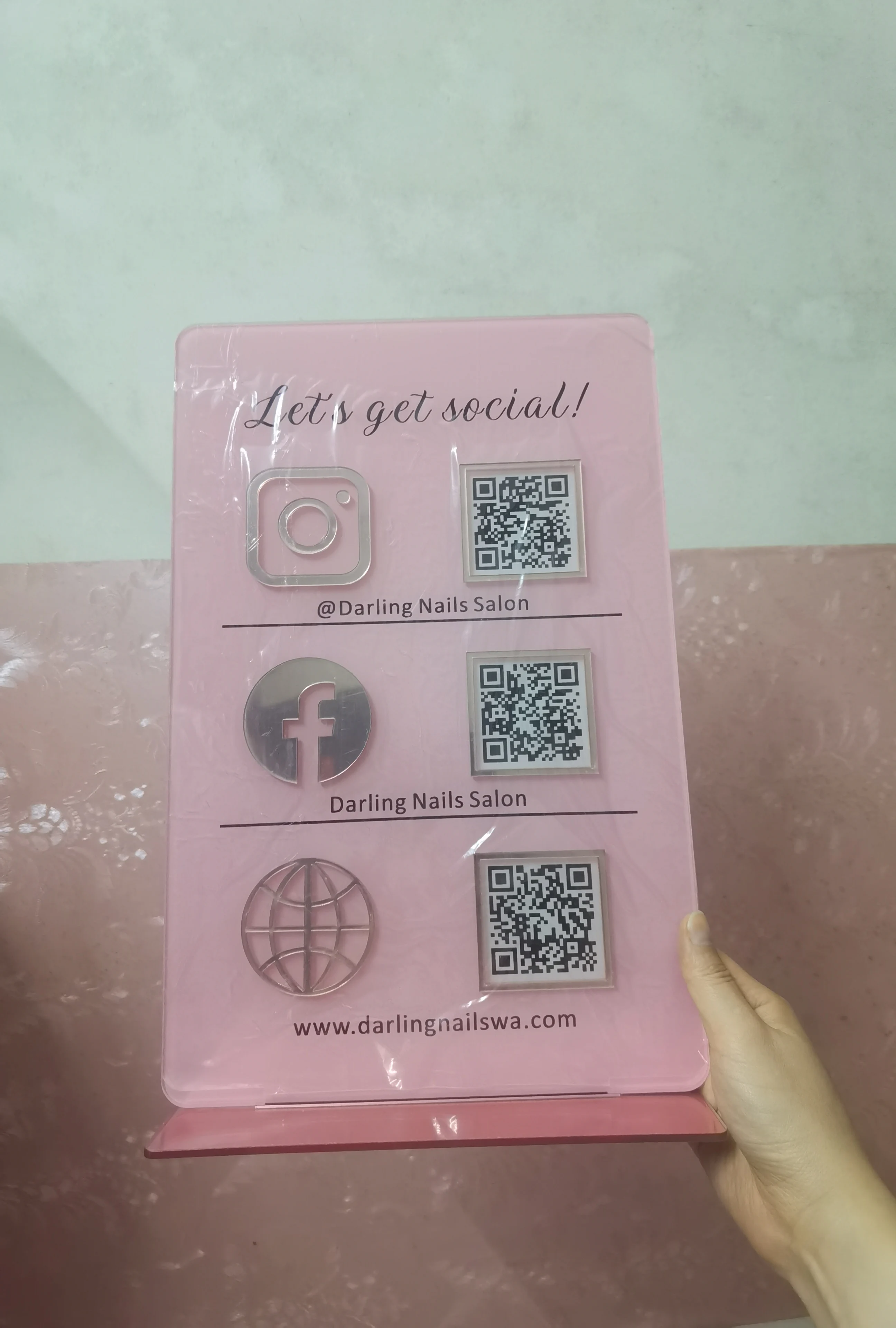 Sosiaalisen median kyltti: QR Code Google, Instagram, Facebook - Ledmenu