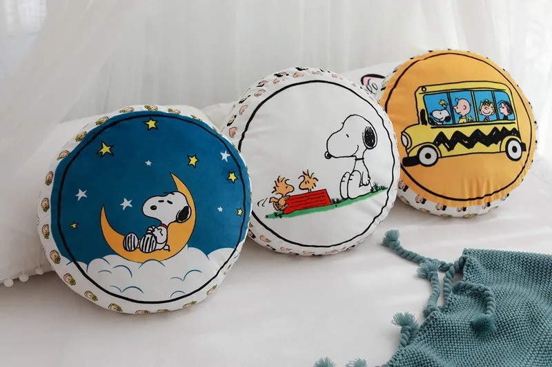 Kawaii Cartoon Snoopy Round Pillow - KawaiiMerch.com