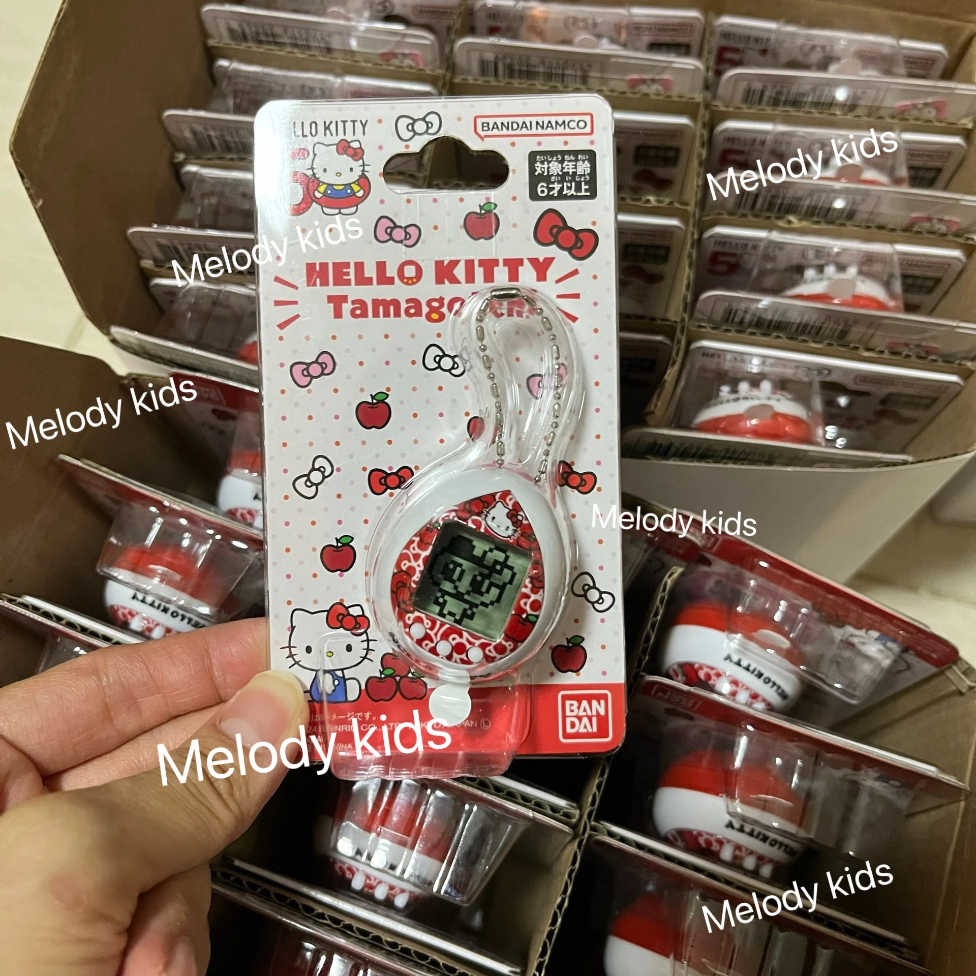En existencia BANDAI HELLO KITTY 2024 TAMAGOTCHI NANO Juguete electrónico Tamagotchi rojo y ...