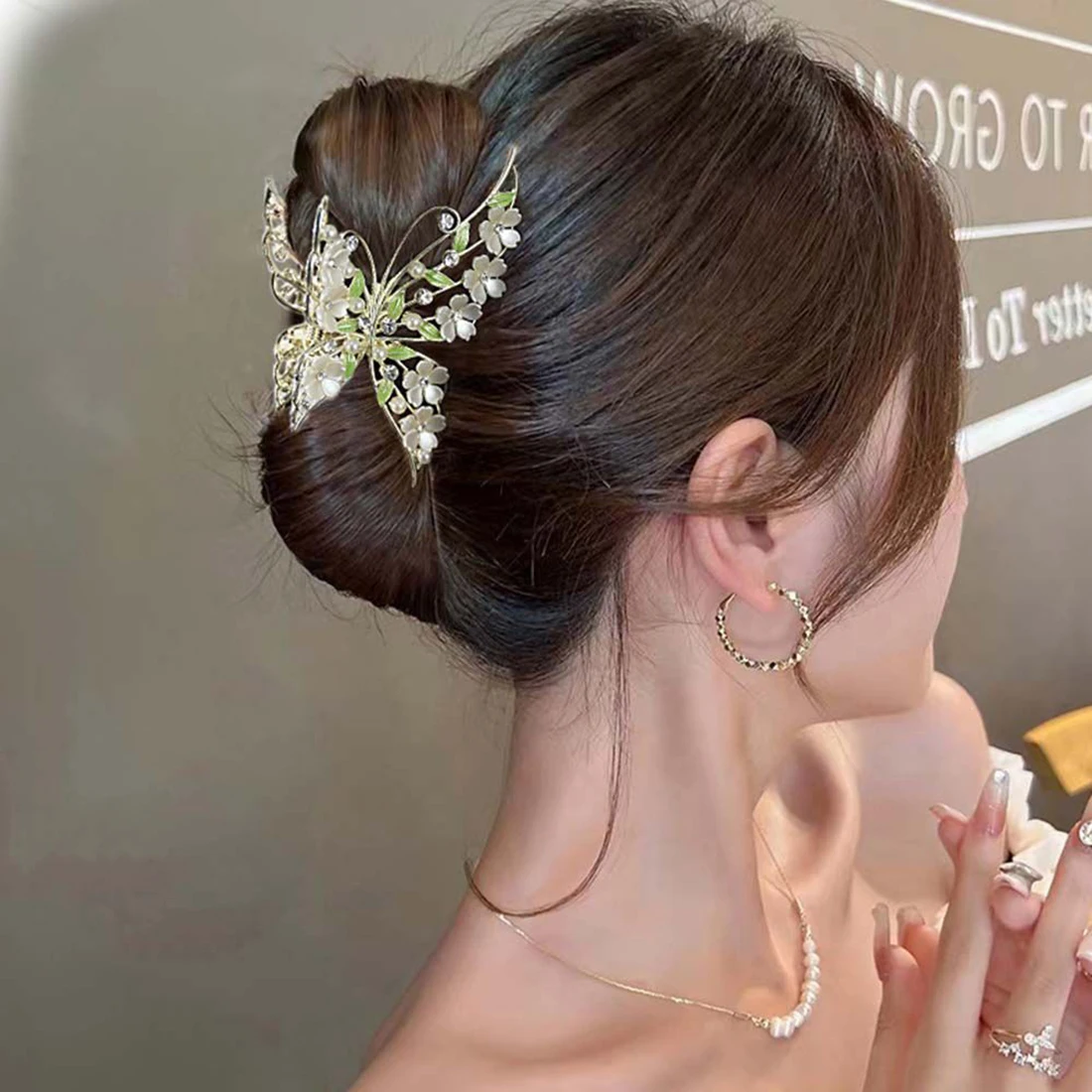 Horquillas-de-mariposa-de-aceite-de-goteo-de-flores-de-concha-blanca ...