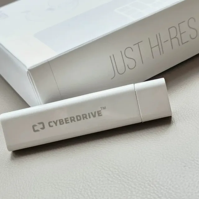 Cyberdrive-Feather Notebook USB DAC/Headphone Amp/White- feat. Hi-Res ...