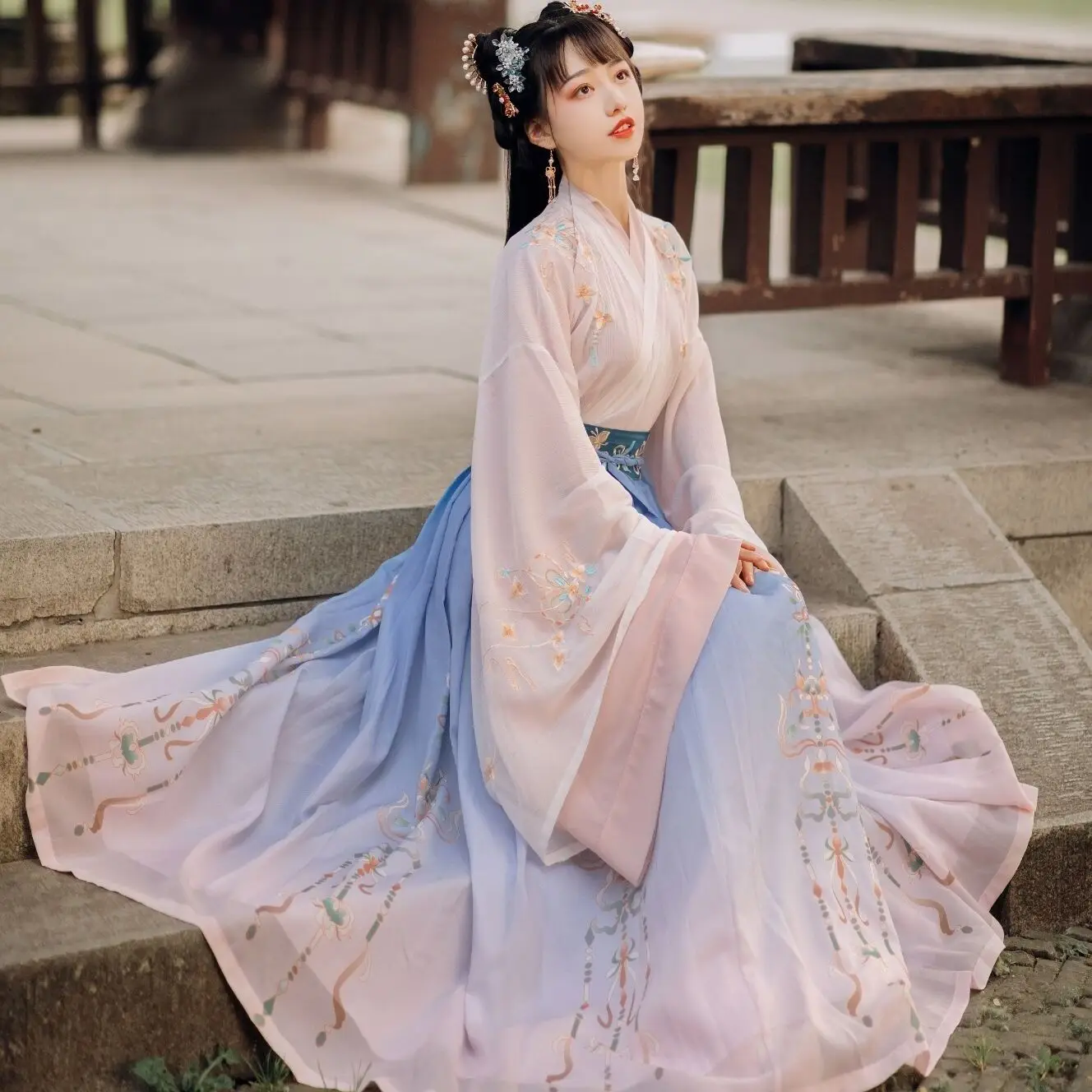 Traditional Beautiful Chinese Women