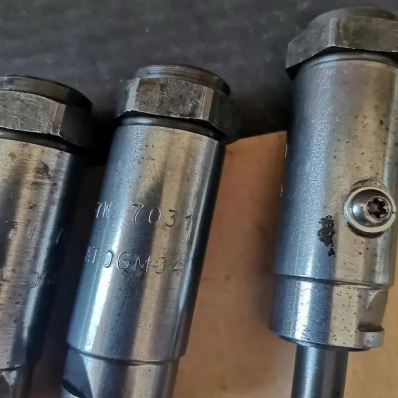 GENUINE-CAT-INJECTOR-7W-7031-OEM-NEW.jpg