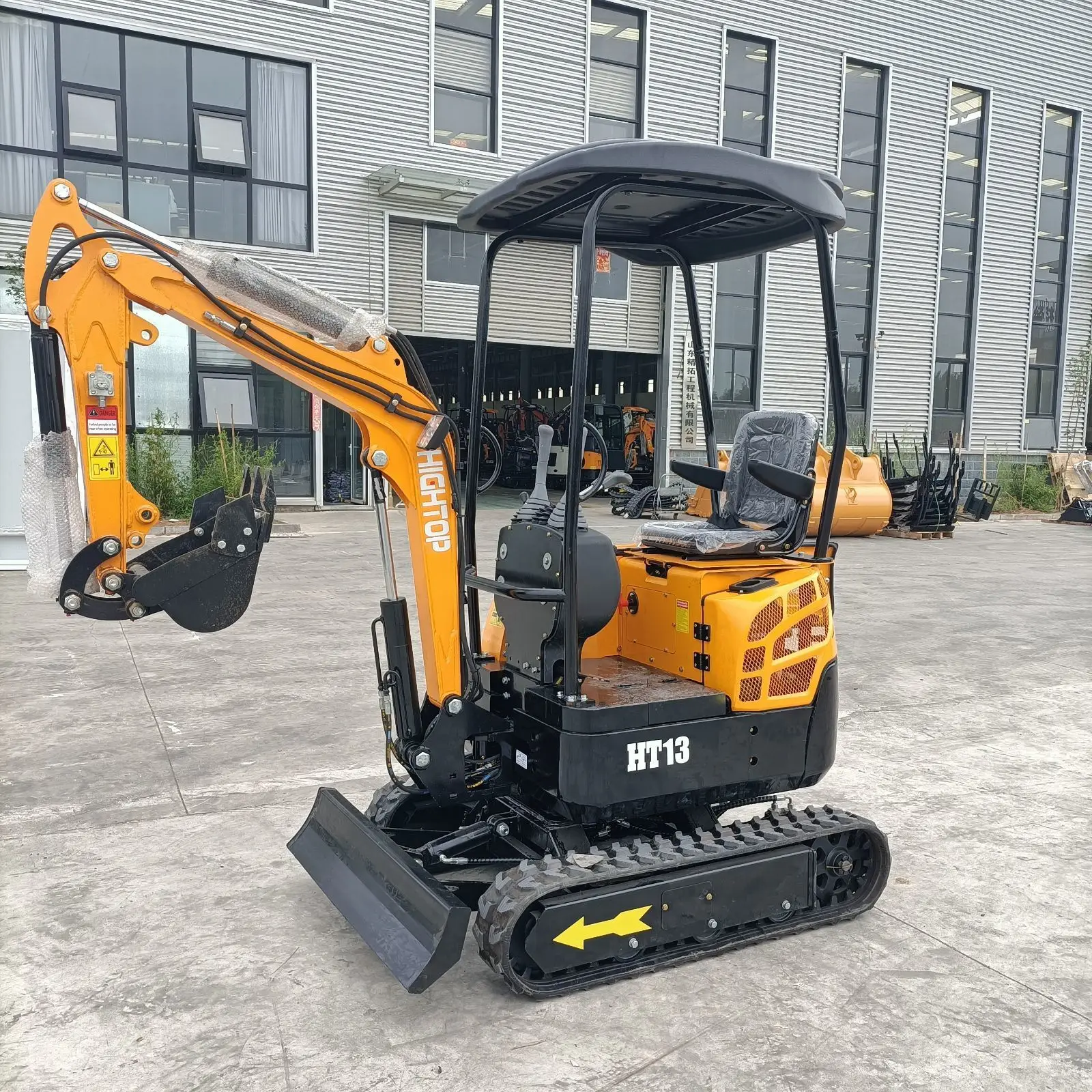 HT13-mini-pelle-excavator-digger-bagger-with-CE.jpg