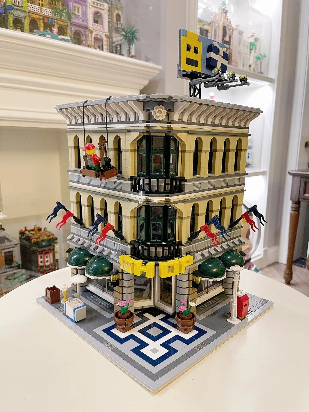 Miniso-2182pcs-street-view-10211-Grand-Emporium-Architecture-Model ...