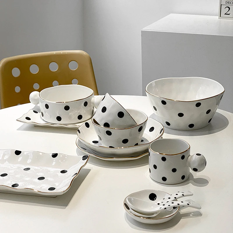 Polka Dot Dishes Set