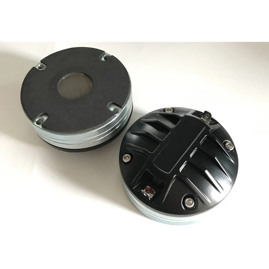 2-colunas-dos-pces-para-o-orador-da-disposi-o-da-linha-no-udio ...