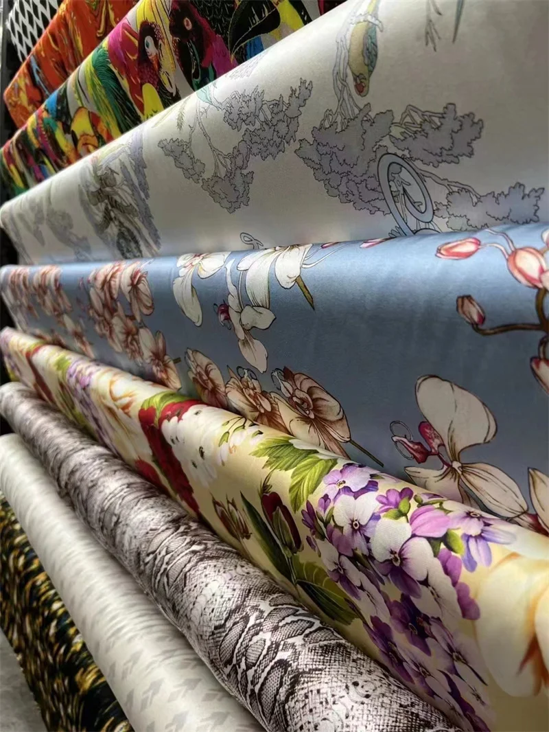 Fashion-Pattern-White-Bottom-Irregular-Pattern-Stretch-Silk-Fabric-140 ...