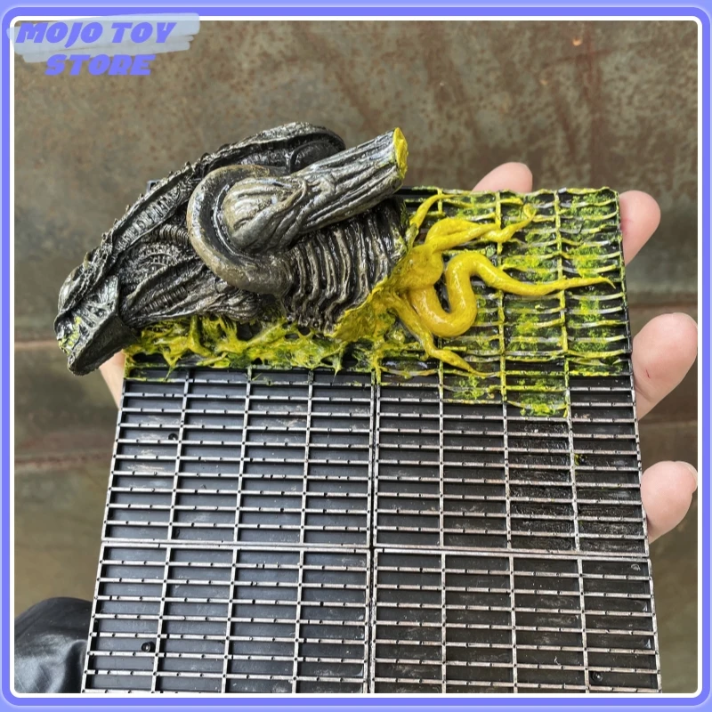 Neca-Aliens-Vs-Predator-Movie-Peripheral-Platform-7-Inche-Universal ...