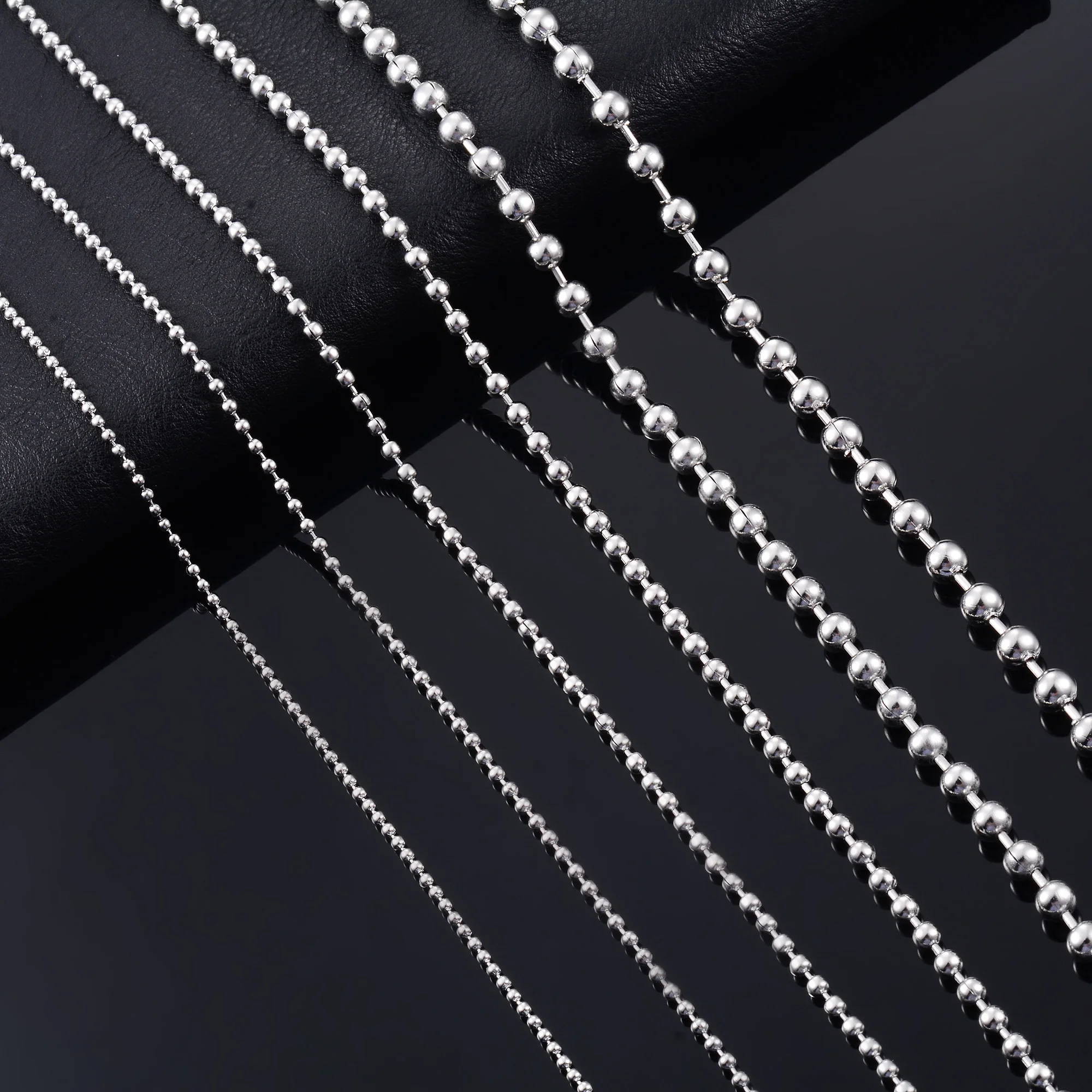 Round-Bead-Chain-on-the-Neck-Rolo-Ball-Necklace-Stainless-Steel-Jewelry ...