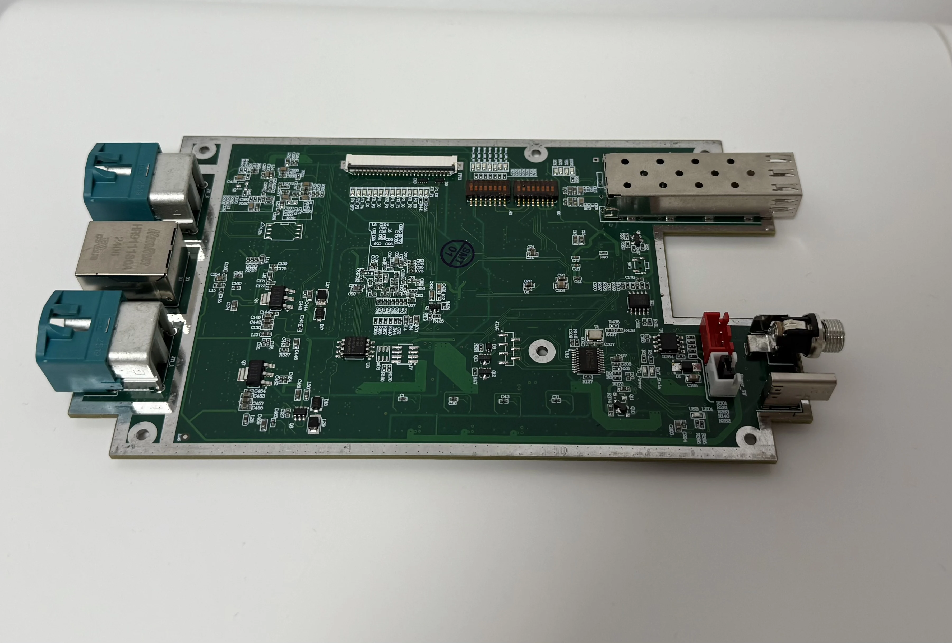 10GBASE-T1 to SFP+ Automotive Multi-Gigabit switch converter 10G/1G ...