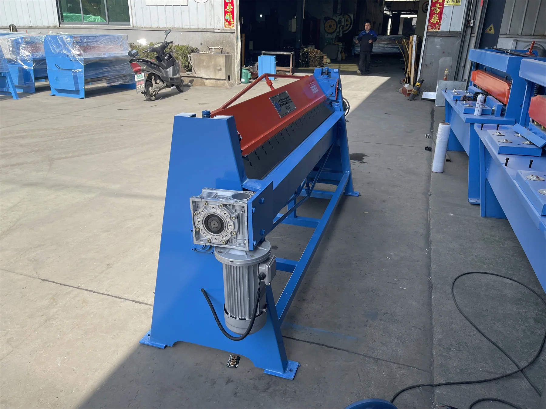 Customized-bending-machine-for-electric-bender-for-sheet-metal-bending.jpg