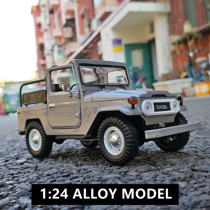 1-24-TOYOTA-FJ40-Classic-Car-Alloy-Car-Model-Diecasts-Metal-Toy-Off ...