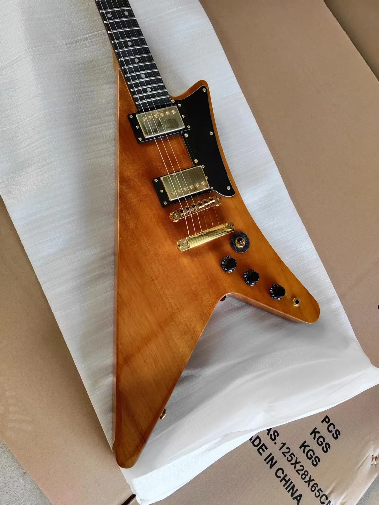 Solid-Wood-Color-Electric-Guitar-Fashionable-and-Individual-Very-Good ...