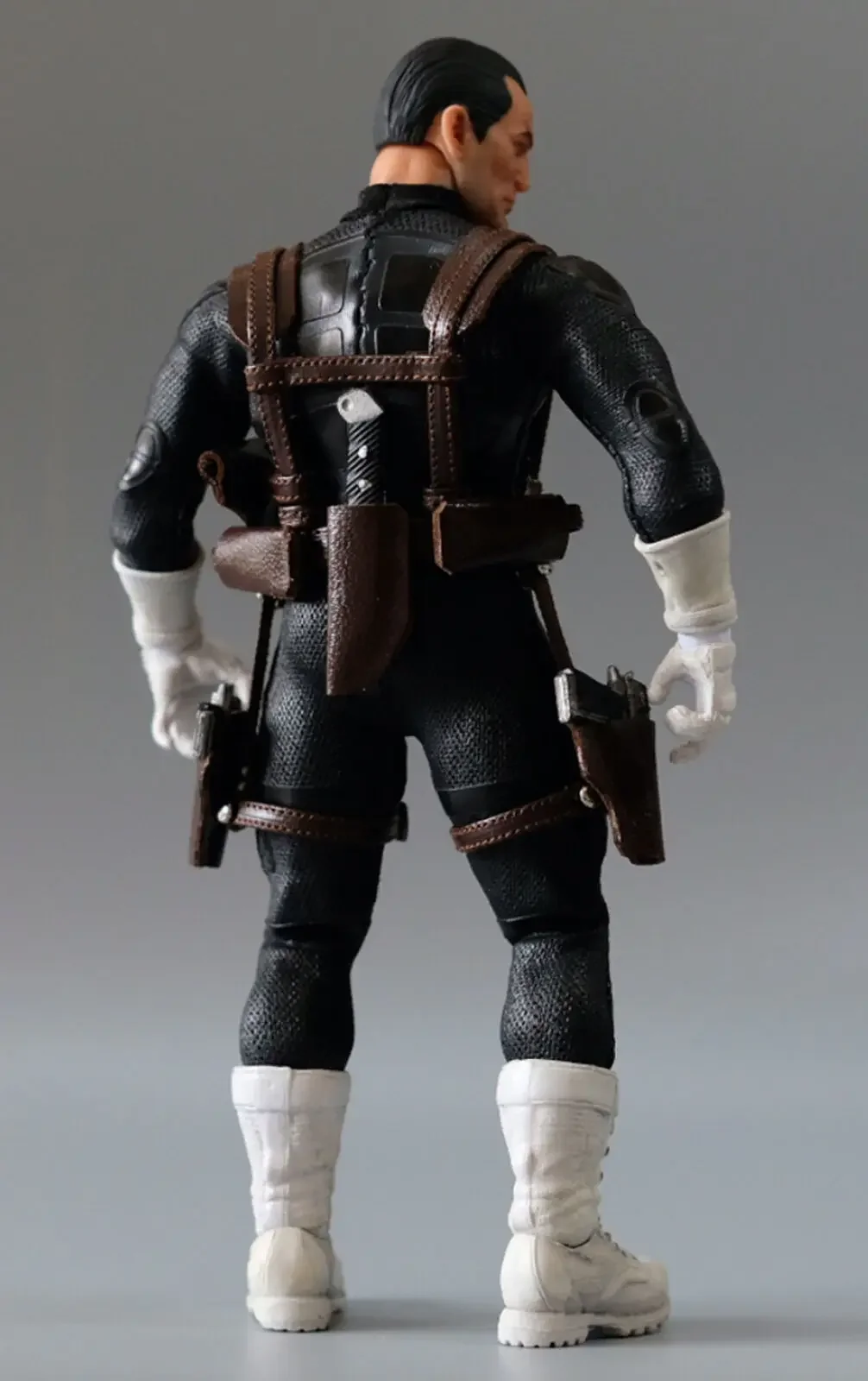 1-12-Scale-Belt-Holster-Strap-Model-for-6-Mezco-KLM-002-Figure.jpg