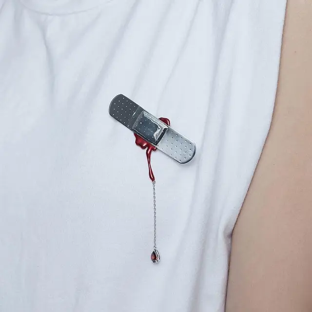 Punk Unique Bleeding Heart Brooch Hip-hop Creative Band-aid Sweater ...