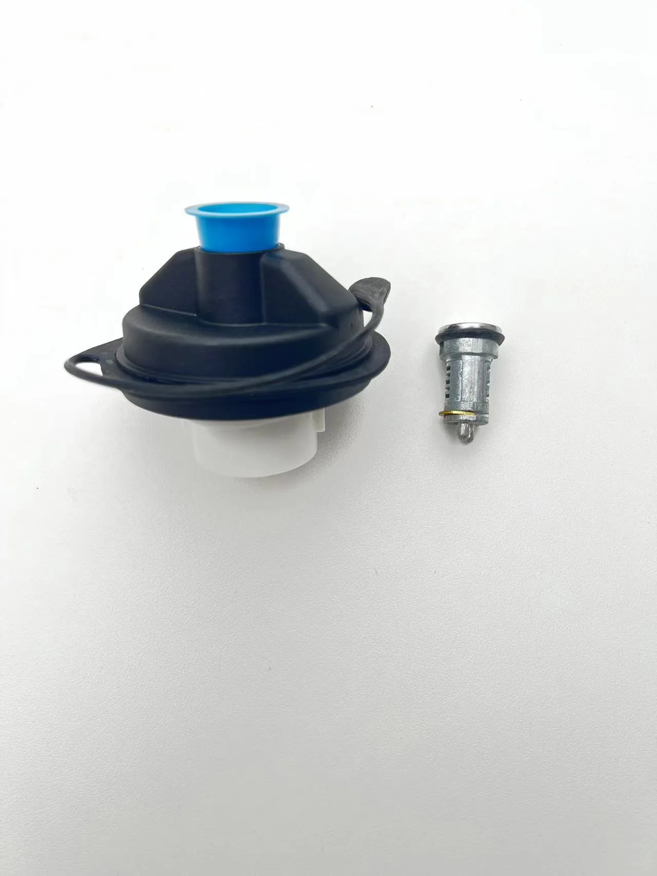 68030940AA 82215184 68045040AA fuel tank cap with lock cylinder for ...