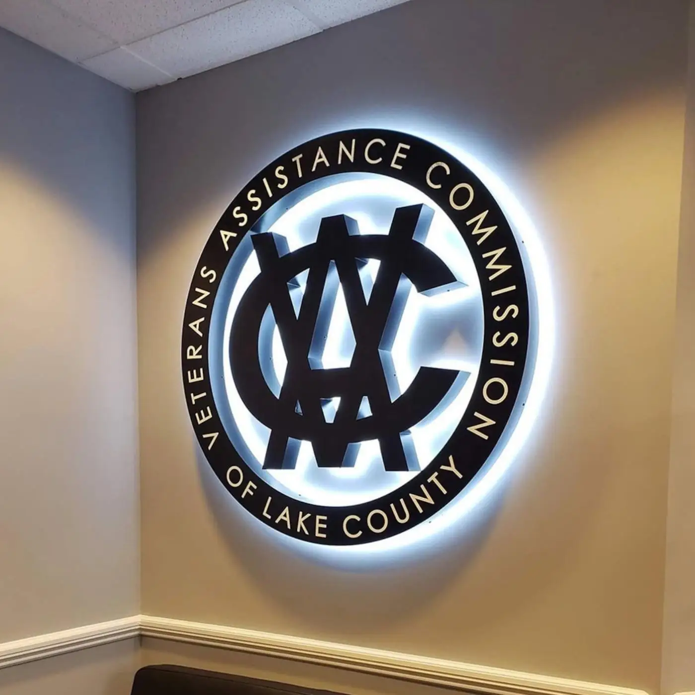 Custom 3D LED Illuminated Channel Letters – Artist Cove