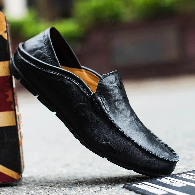 Mocassins-de-couro-de-baixo-corte-com-fundo-plano-masculino-sapato ...
