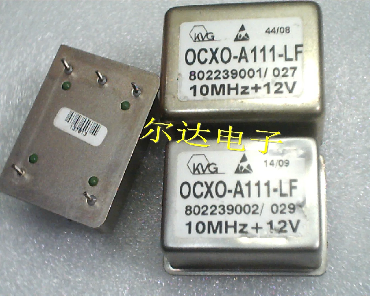Thermostatic-crystal-oscillator-OCXO-OCXO-A111-LF-10MHZ-12V-disassembly.jpg