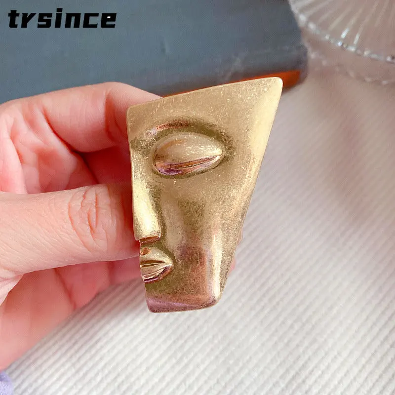 Creative Retro Western Court Face Frosted Gold Color Brooch Exquisite ...