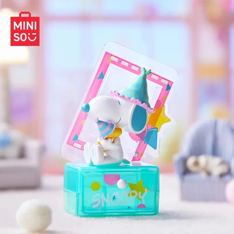 MINISO-Serie-Tem-tica-de-fiesta-de-Snoopy-genuina-figuras-de-escritorio ...