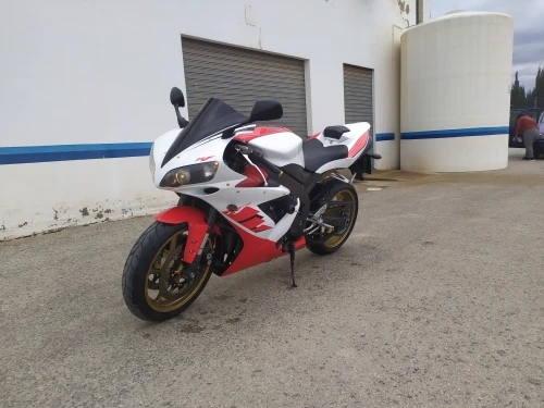 Yamaha R1 2005 White