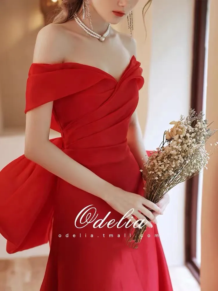 Backless Lace Cocktail Dresses
