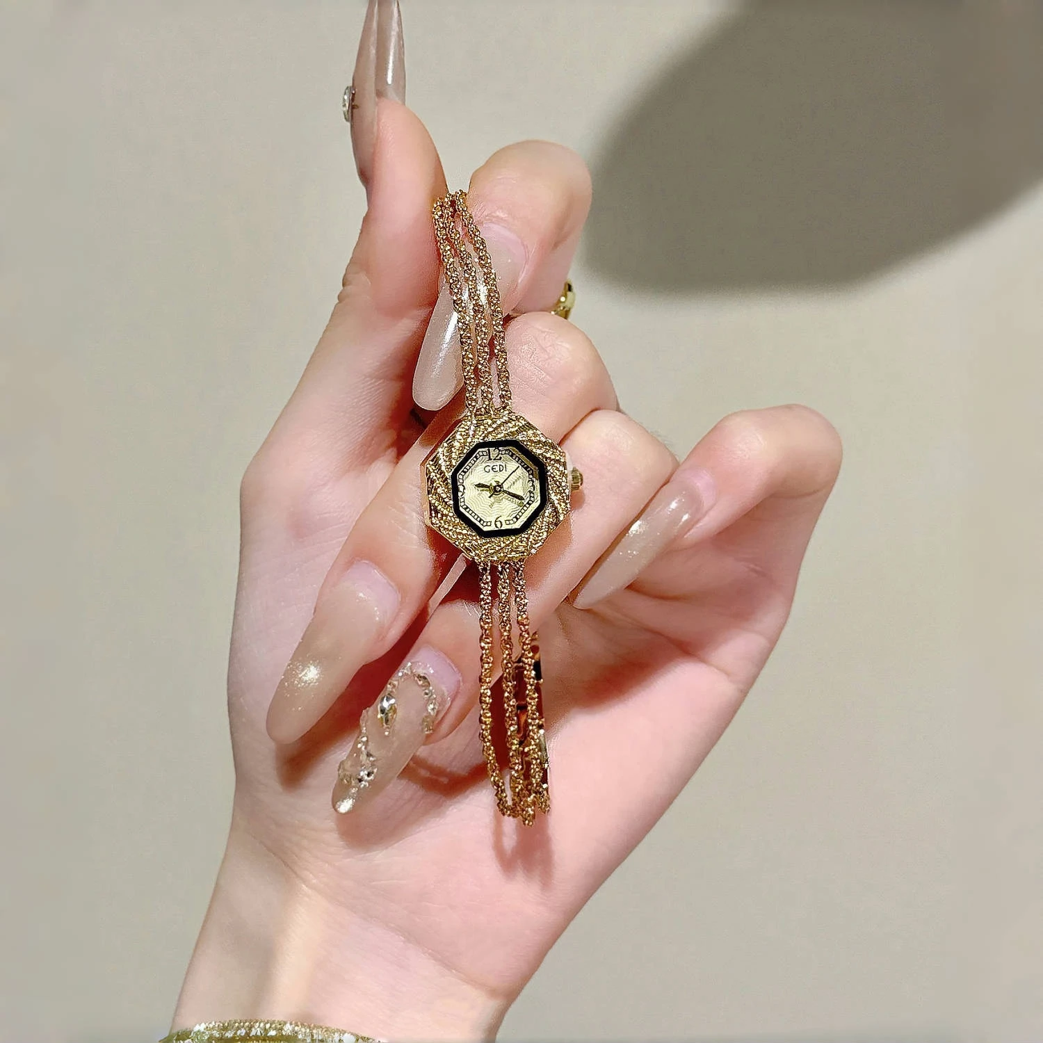 New Luxury Golden Watches for Women Elegant Alloy Case Jewelry Chains ...