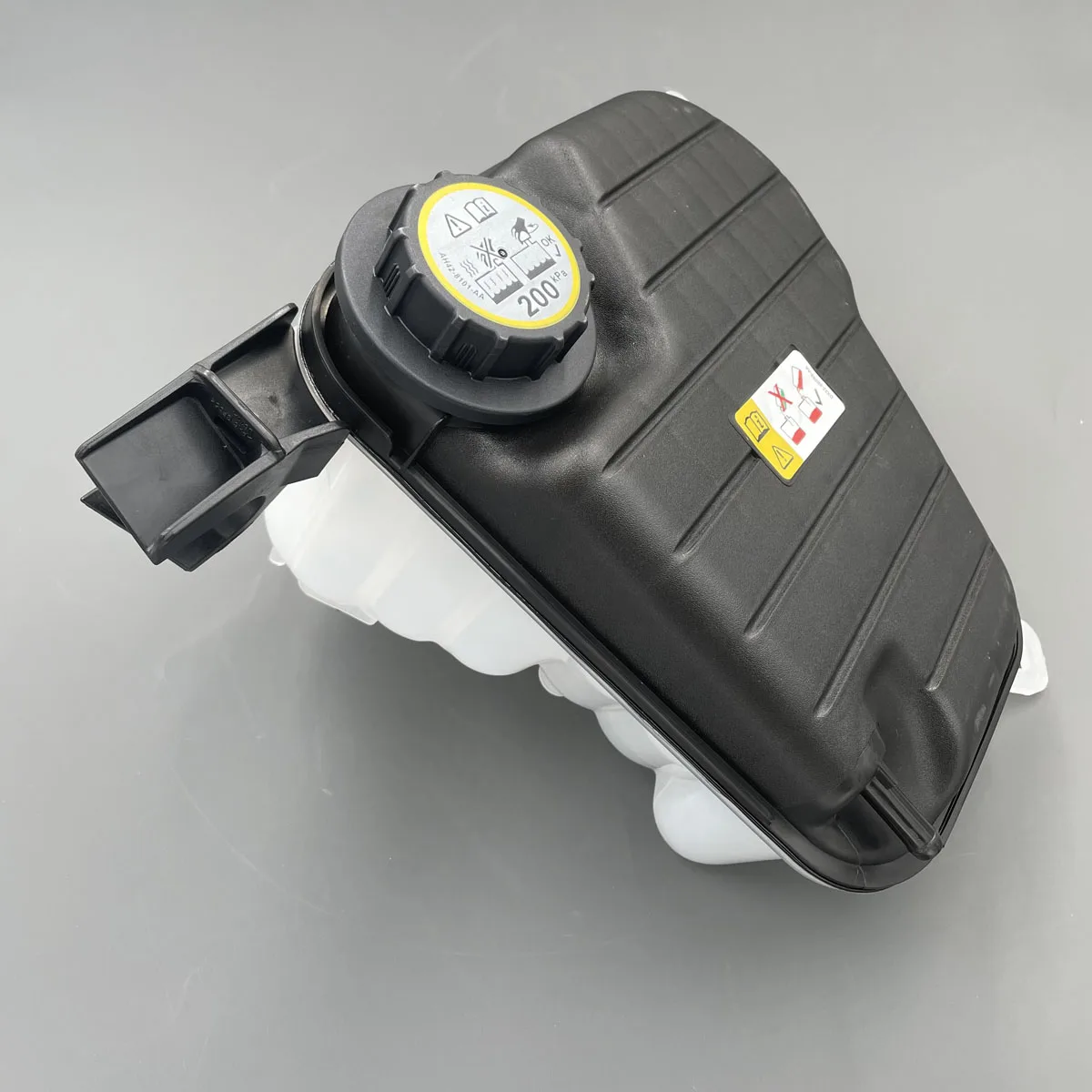 Engine-Coolant-Reservoir-with-Sensor-and-Cap-for-Jaguar-XJ-XJR-C2D36671 ...