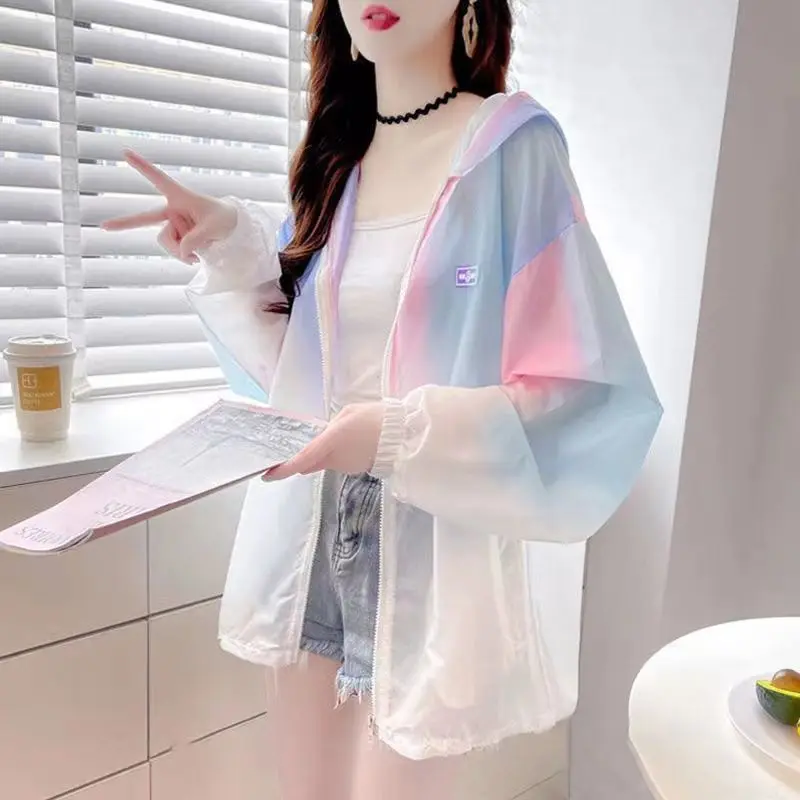 편안한 오피스 레이디 지퍼 패션 캐주얼 솔리드 컬러 단순한 후드 스포츠 봄 여름 얇은 포켓 코트 여성 의류