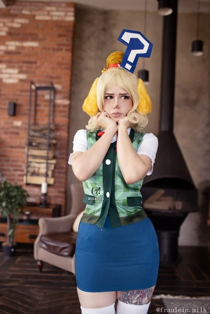 Animal Crossing Cosplay Isabelle