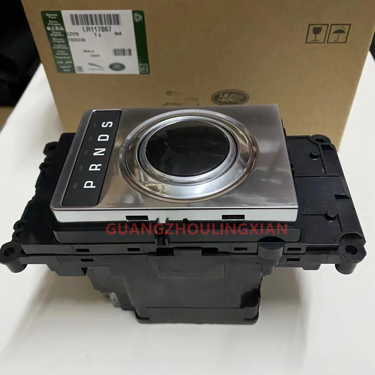 Land-Rover-S-17-Shift-LR117067-LR106729-LR085667.jpg