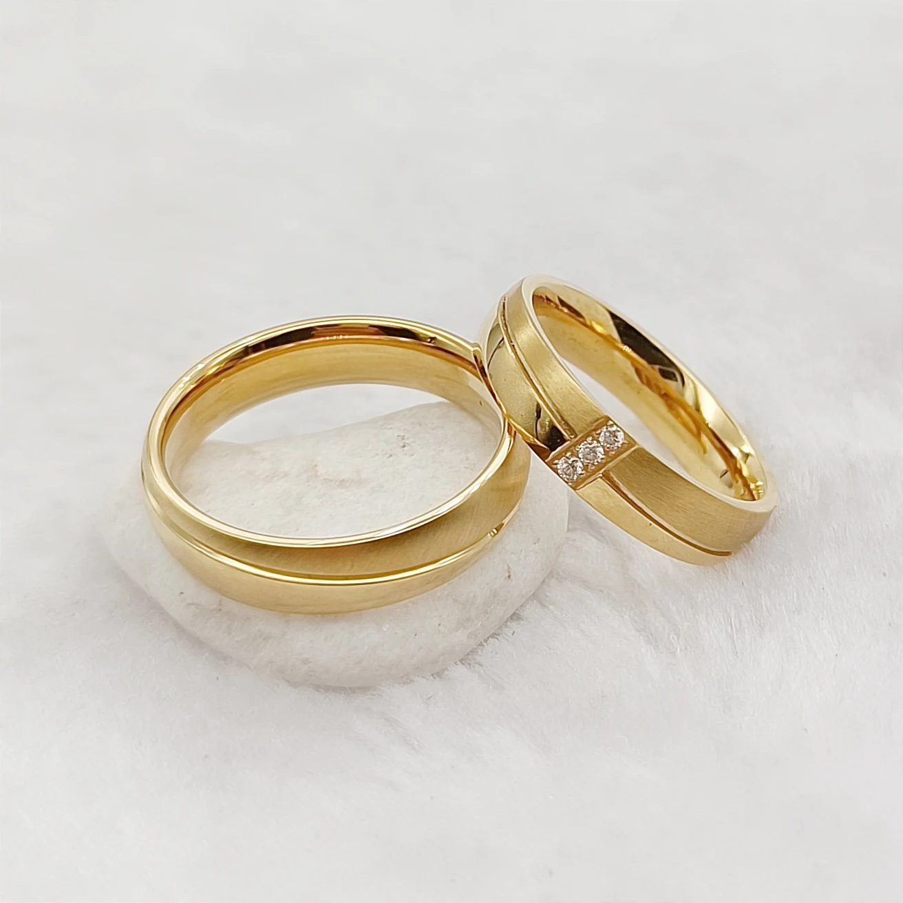 2pcs-18k-Gold-Plated-Wedding-Rings-Set-for-Couples-Surgical-Stainless ...