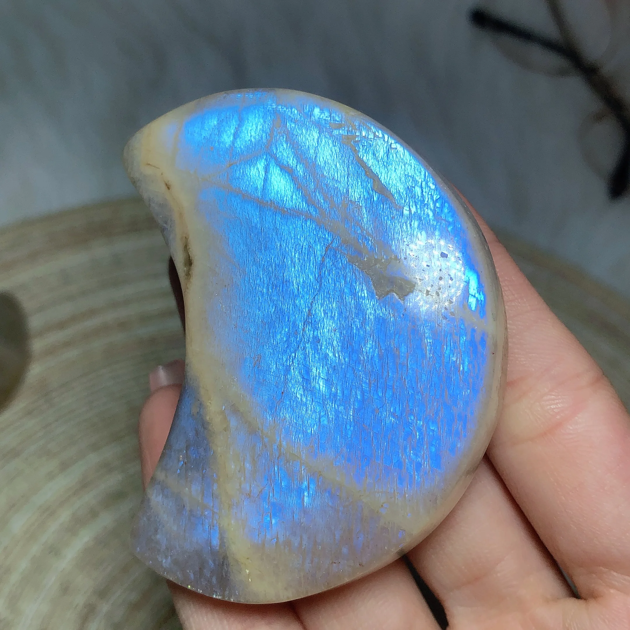 Natural-Crystal-Moonstone-Moon-Carving-Blue-Falsh-Healing-High-Quality ...