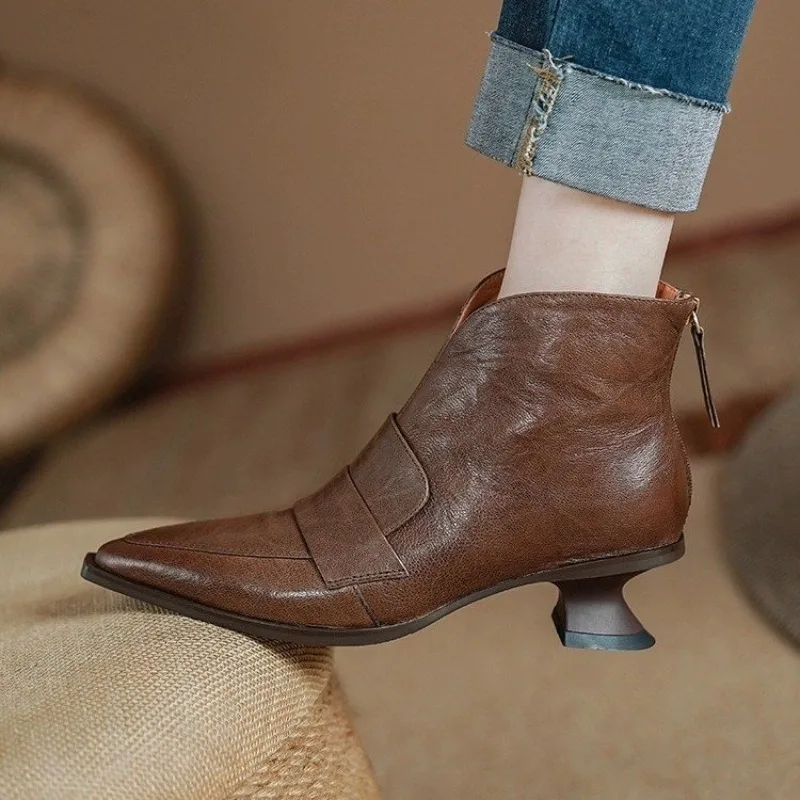 Retro-pointed-toe-small-heel-Chelsea-boots-chunky-heel-back-zip-V-mouth ...