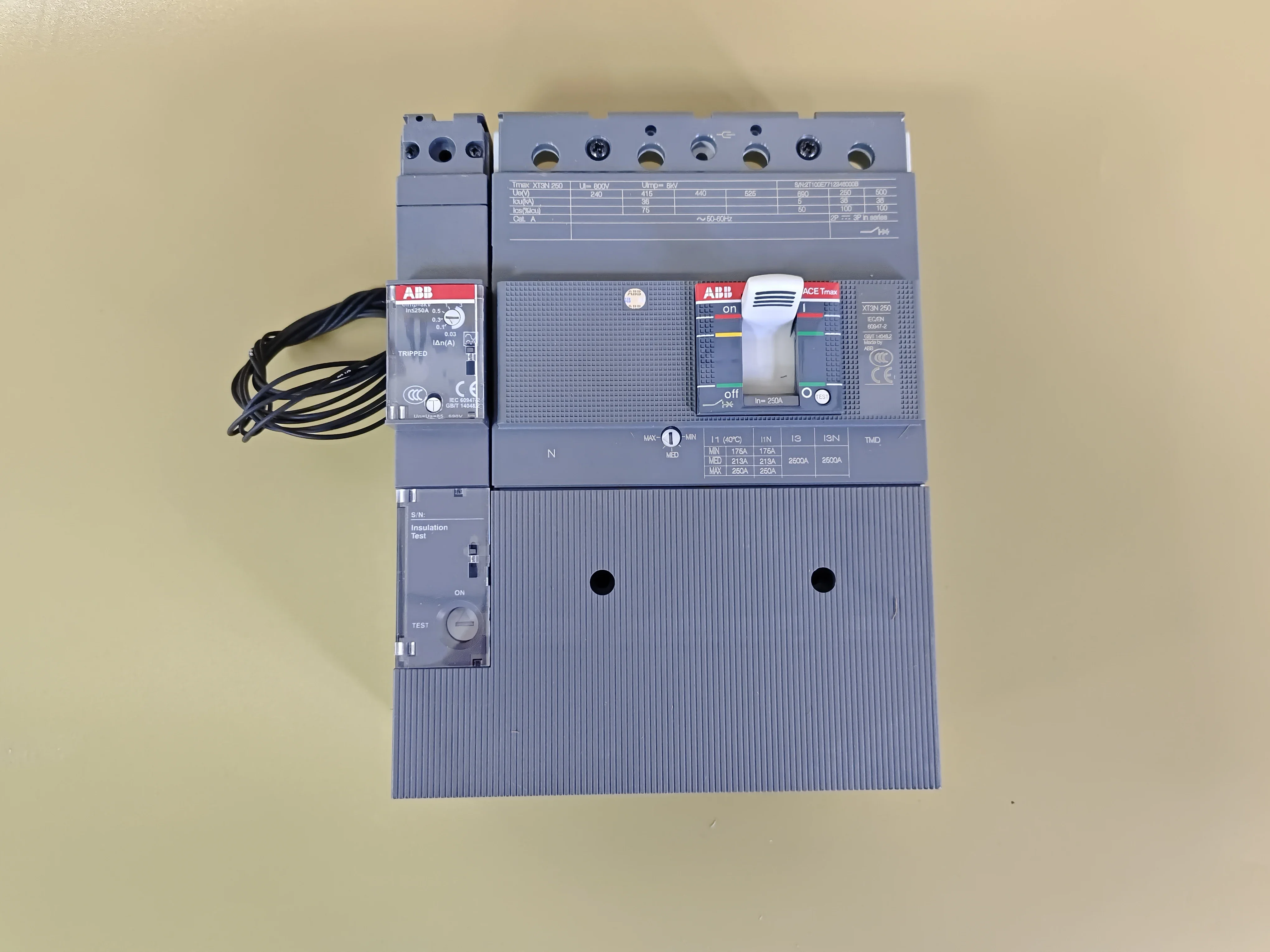 ABB-molded-case-circuit-breaker-XT3N250-TMD200-2000-FF-4P-RC-Inst ...